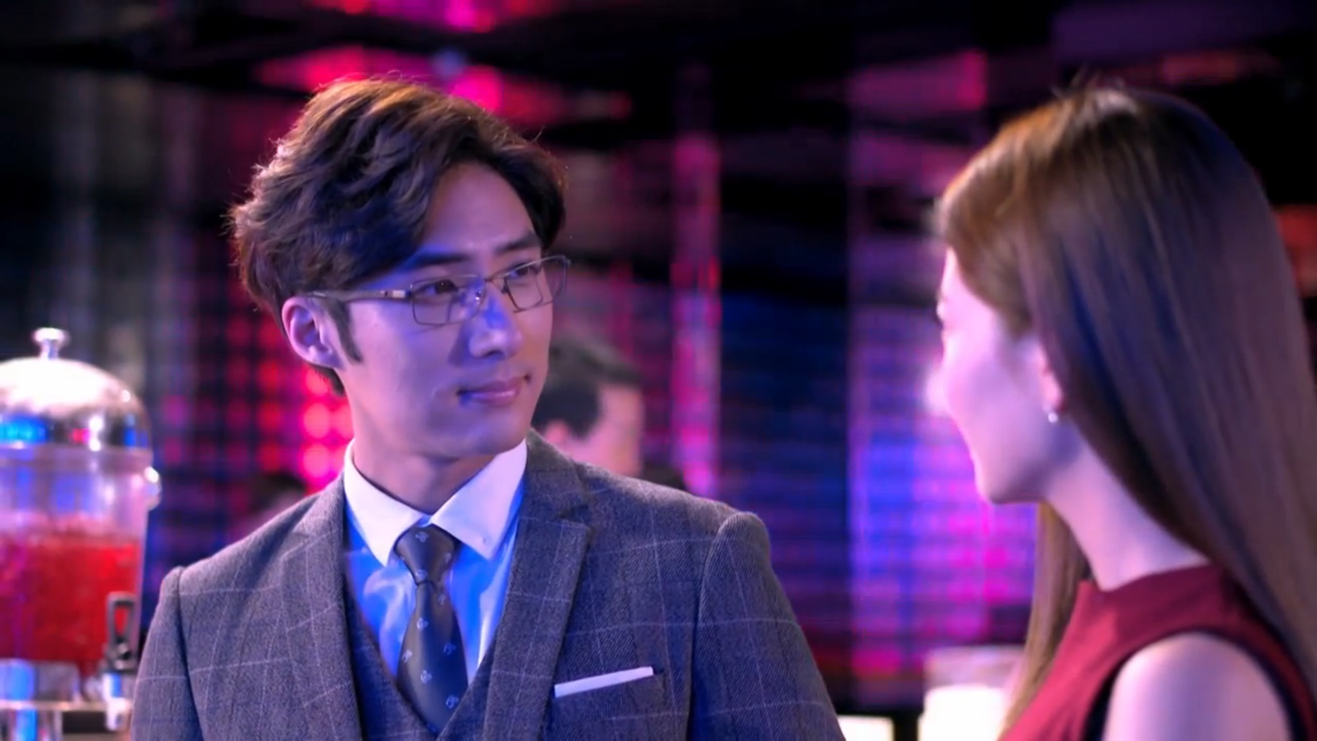 Refresh Man (2016), Episode 5 – Julia and Tania Blog